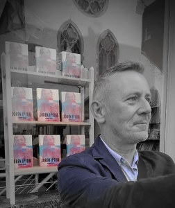 Je est un autre | ANDREW GALLIX